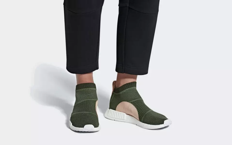 Molemo ka ho Fetisisa Sock Sneakers: Knit Sneaker Alternatives
