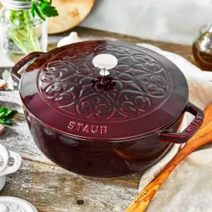 Staub Cast Iron 3.75-qt Mahahalagang French Oven