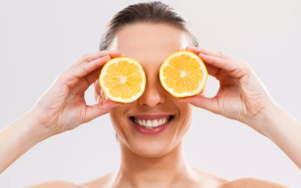 Cura della pelle con vitamina C