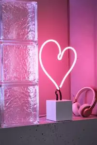 Heart Neon Sign Table Lamp ជាងជួសជុលទីក្រុង