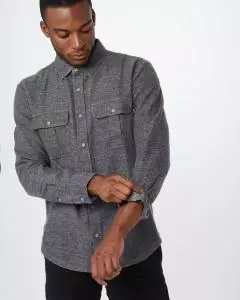 Gray na butones na shirt