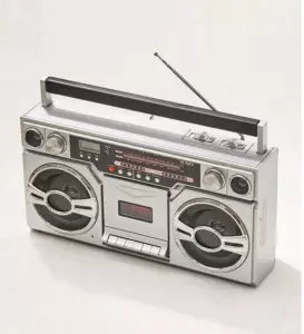 Bluetooth Boombox Victrola z 80. let