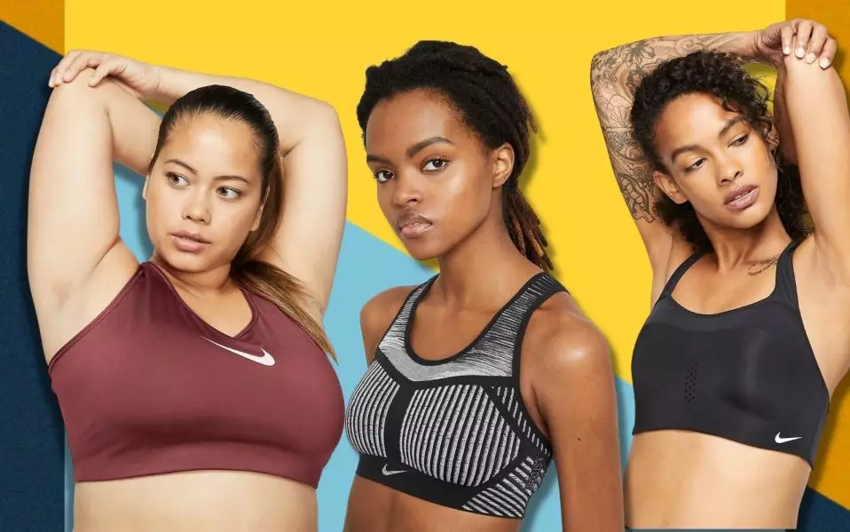 trys moterys su Nike sportinėmis liemenėlėmis