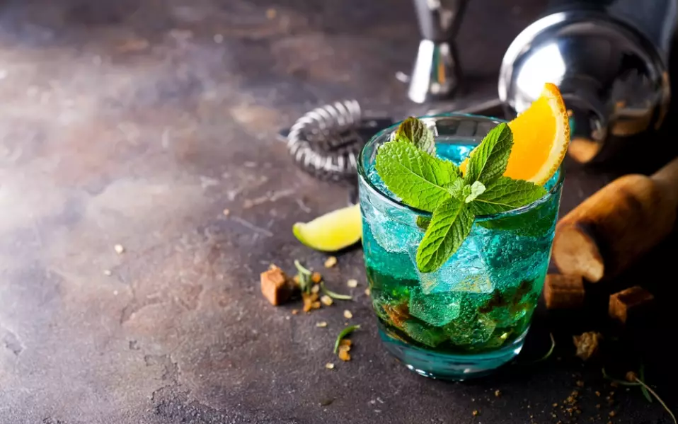 ຄູ່ມືຄູ່ມືຫນັງສື mixology cocktails ຫົວຂໍ້ທາງໂຫລາສາດ