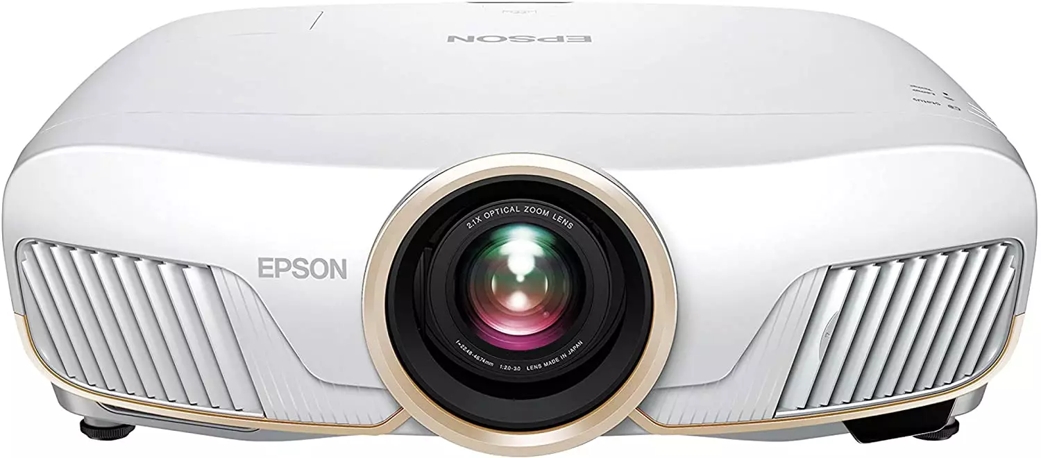 Die Epson Home Cinema 5050UB-projektor.