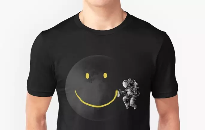 t-shirt sourire de l'espace