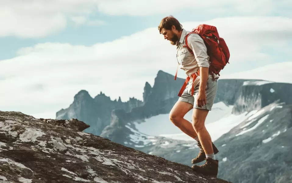 labing maayo nga adlaw-adlaw nga pagdala sa mga kinahanglanon sa pag-hiking