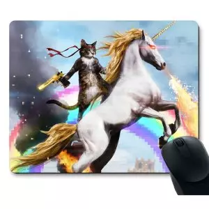 ແມວ Rambo ໃນ mousepad Unicorn ໂດຍ Apottwal