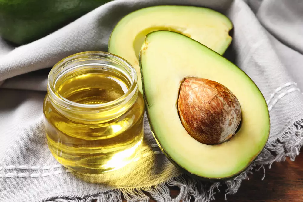 Чому ви повинні додати олію авокадо до своєї дієти проти старіння