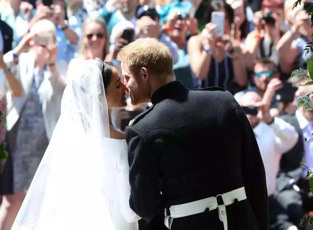 prince harry meghan markle wedding kiss