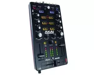 Basement Traxx: 8 Qhov Zoo Tshaj Plaws DJ Mixers rau Intro-Level Mixmasters 11431_6
