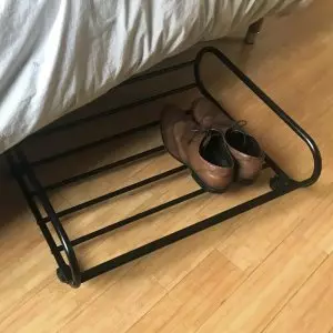 ripostiglio per scarpe sotto il letto