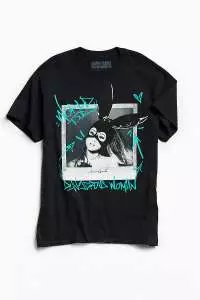Ariana Grande DWT camiseta de mujer peligrosa de Urban Outfitters