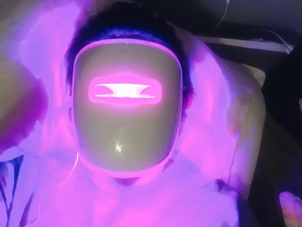 neutrogena light therapy acne mask review