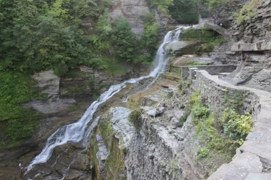 Treman Falls en State Park