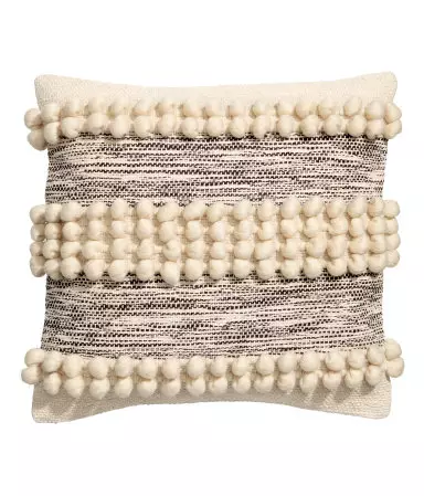 недорогой декор H&M Home онлайн подушка с помпоном