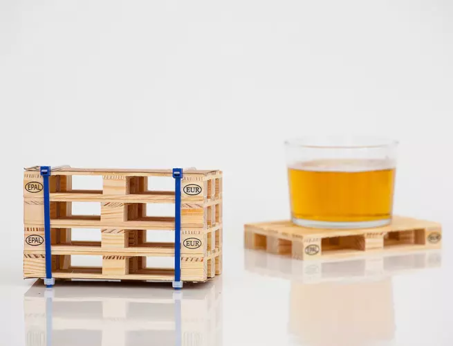 ڪاٺ Pallet Coasters