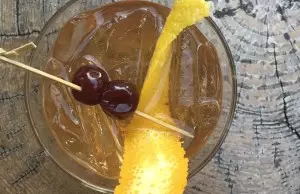 Bourbon Bulleit: koj puas xav tau ntau tus thwjtim?