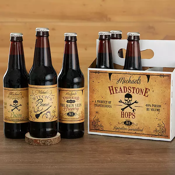 Decoraciones de Halloween 13 formas de personalizar la decoración etiquetas de cerveza portabotellas