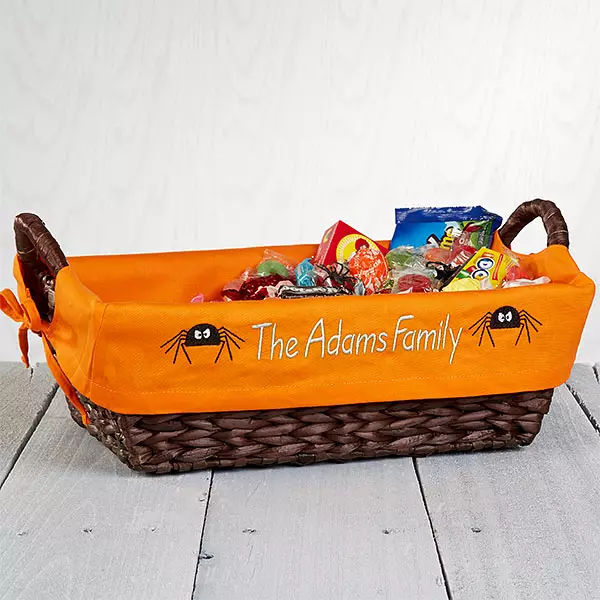 Decoraciones de Halloween 13 formas de personalizar la decoración del forro de la canasta de dulces