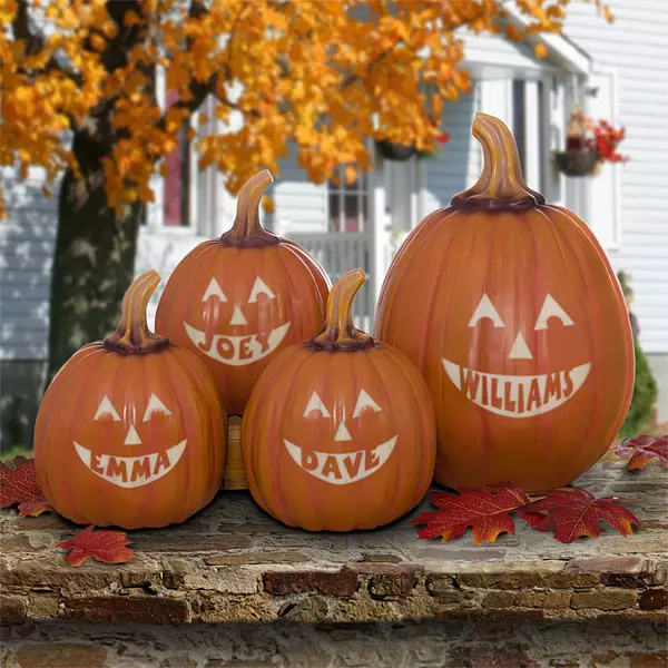 Halloween decorations 13 txoj hauv kev rau tus kheej décor taub dag jack-o-lanterns carved