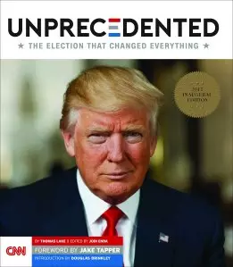 De tweede druk van Unprecedented bevat een nieuwe omslag voor de inauguratie, met een exclusief portret van de verkozen president, Donald Trump.