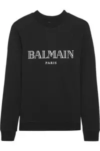 Balmainov sweatshirt ima legendarni motiv etikete u bijeloj boji. Izrađena je od mekog pamučnog žerseja i dovršena rebrastim rubovima za ugodno pristajanje.