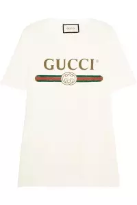 Inspirado en un estampado original de los años 80, este top extragrande se detalla con las letras Gucci doradas características de la etiqueta y un motivo de tribanda roja y verde. El jersey de algodón de color crema está desgastado alrededor del escote para una sensación fresca y desgastada.