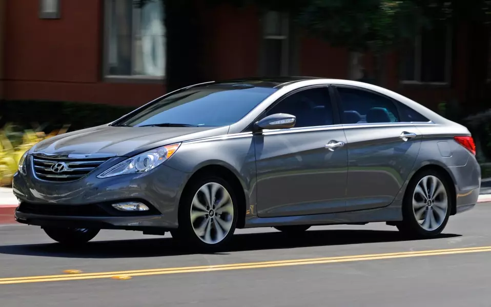 Hyundai, Kia retiran del mercado un millón de autos