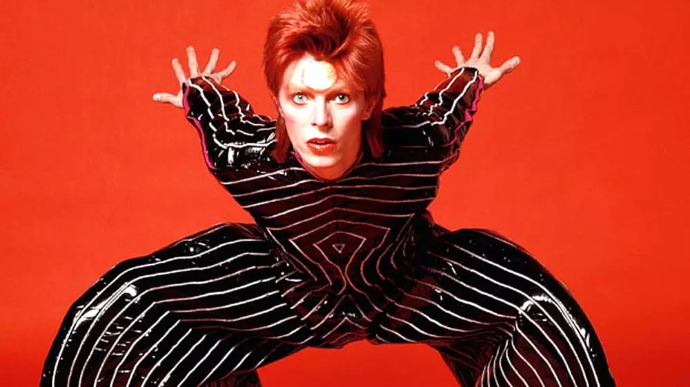 David Bowie & End of the World Walking Tour kun Historiisto-Gvidisto