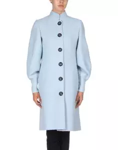 Направљена у Италији од букле вуне, ова јакна је од Оскара де ла Ренте, који је у прошлости обукао бројне прве даме, укључујући Мишел Обаму. Ако је довољно добро за Мишел, више је него довољно за нас.