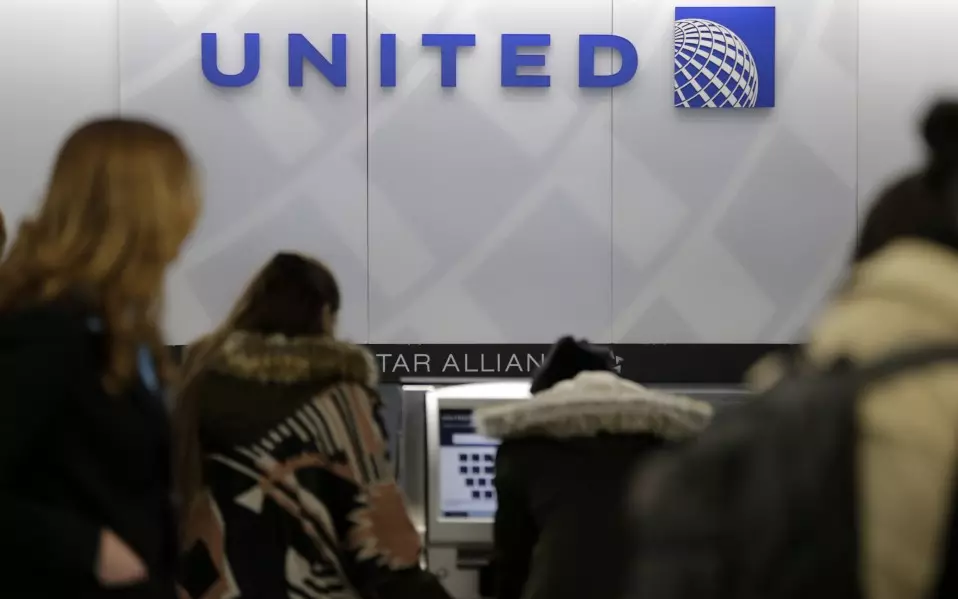Qhov zoo tshaj plaws United Airlines Dav Hlau Deals Rau