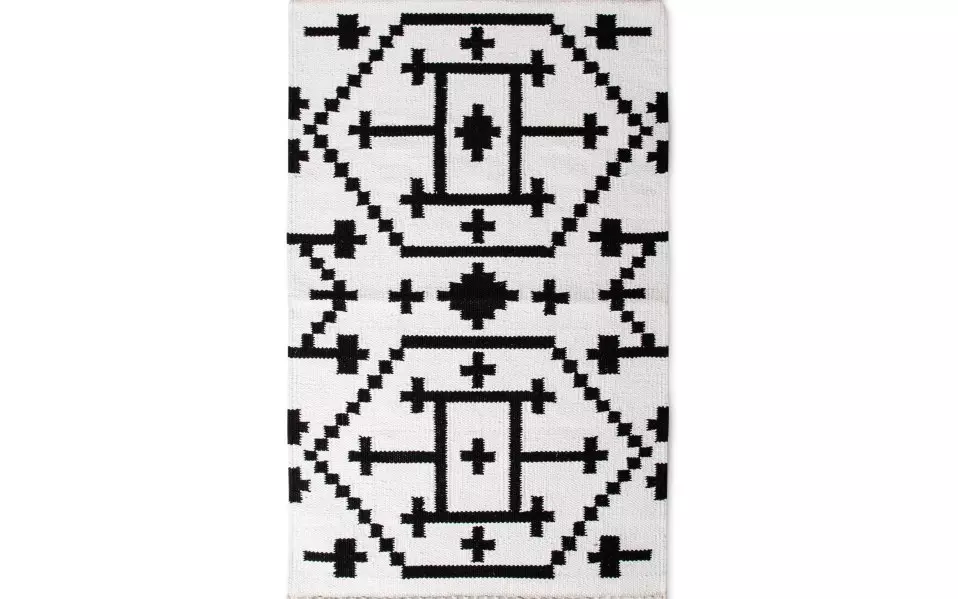 Target rugs Nate Berkus classic black