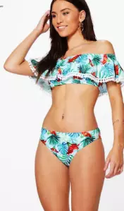Brasilianischer Bardot-Bikini mit tropischen Rüschen