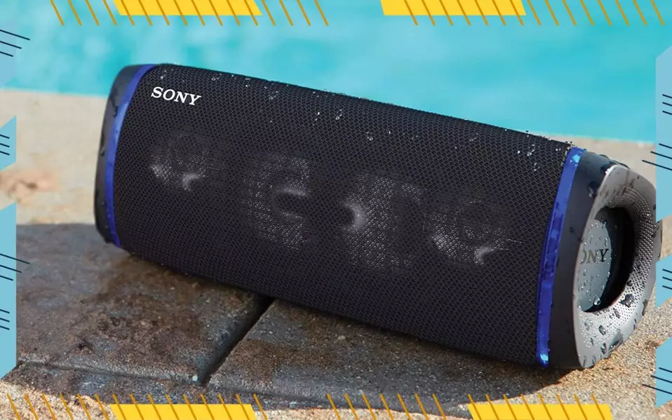 alto-falante extra baixo sony na piscina