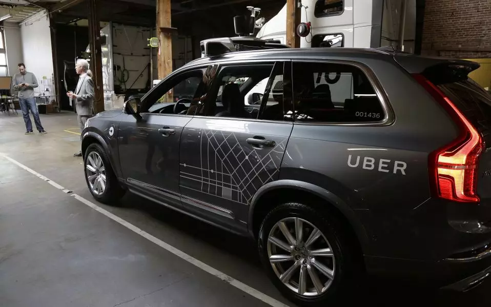 Els cotxes sense conductor d'Uber causen problemes