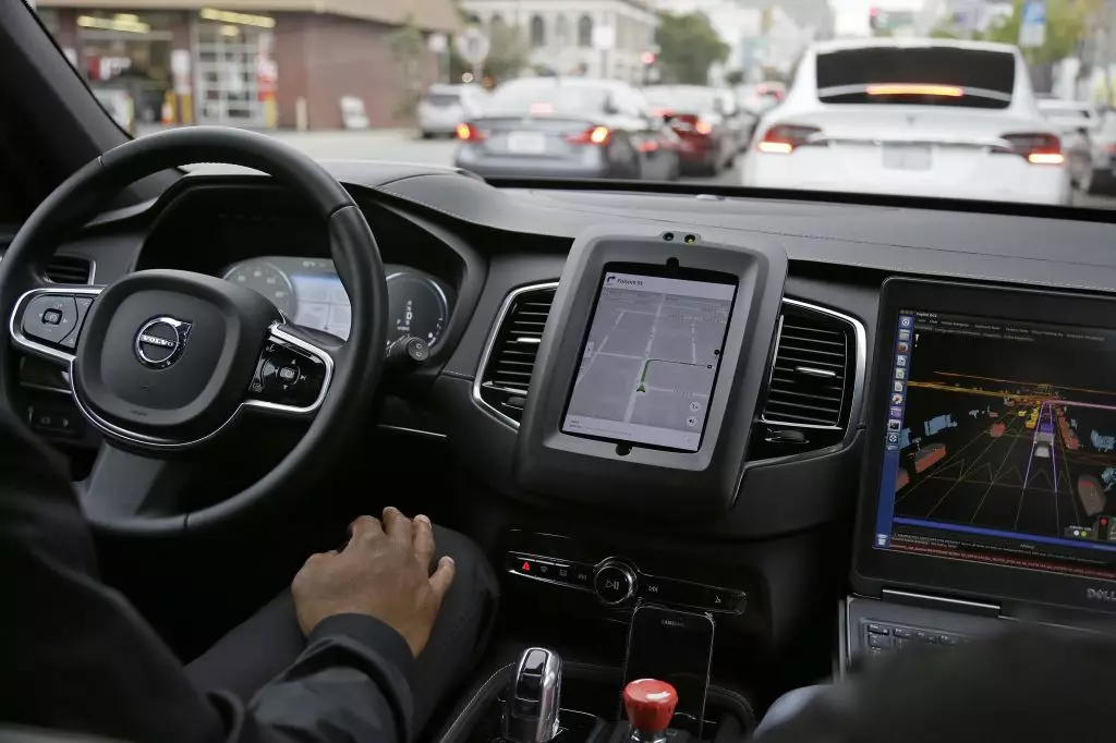 Uber suspèn els cotxes sense conductor després d'un altre sinistre 15524_2