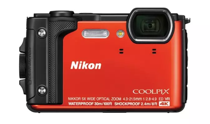 Nikon Coolpiz W300 urpeko kamera
