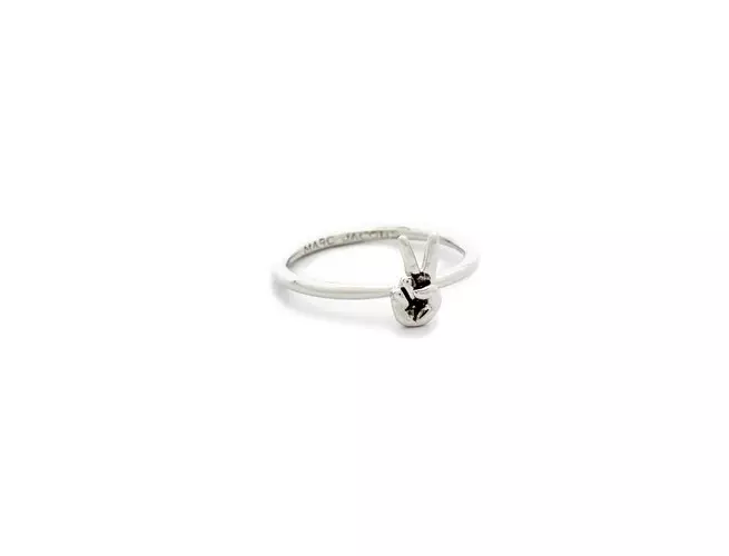 Denna Marc Jacobs Peace Sign Ring