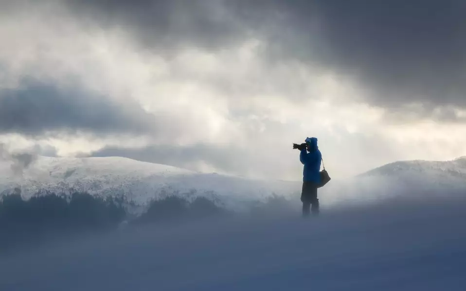 Fotografas su fotoaparatu stovi