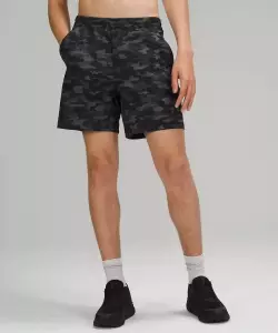 Camo iswed ta’ Lululemon Pace Breaker Lined Short 7