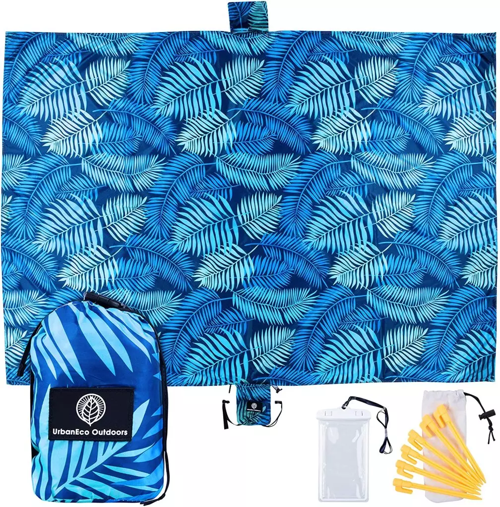 UrbanEco Outdoors Lightweight Beach Blanket