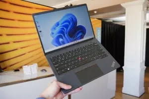 レノボ ThinkPad X13s