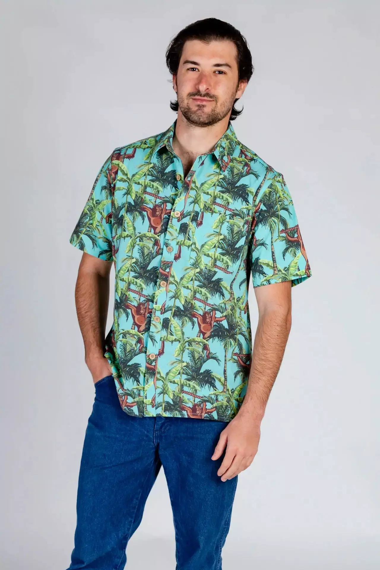 पुरुषांसाठी 22 सर्वोत्कृष्ट हवाईयन शर्ट्स संपूर्ण उन्हाळ्यात रॉक करण्यासाठी 17717_13