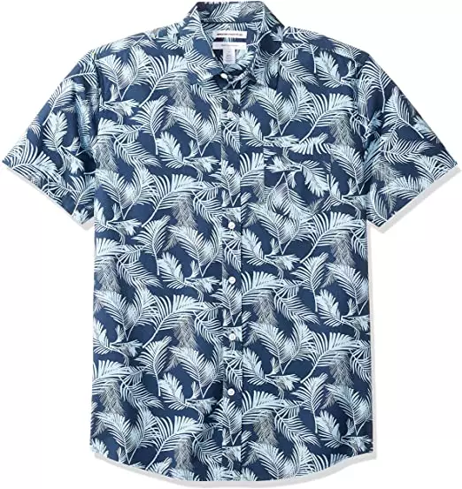 पुरुषांसाठी सर्वोत्तम ठळक नमुना असलेला हवाईयन शर्ट.