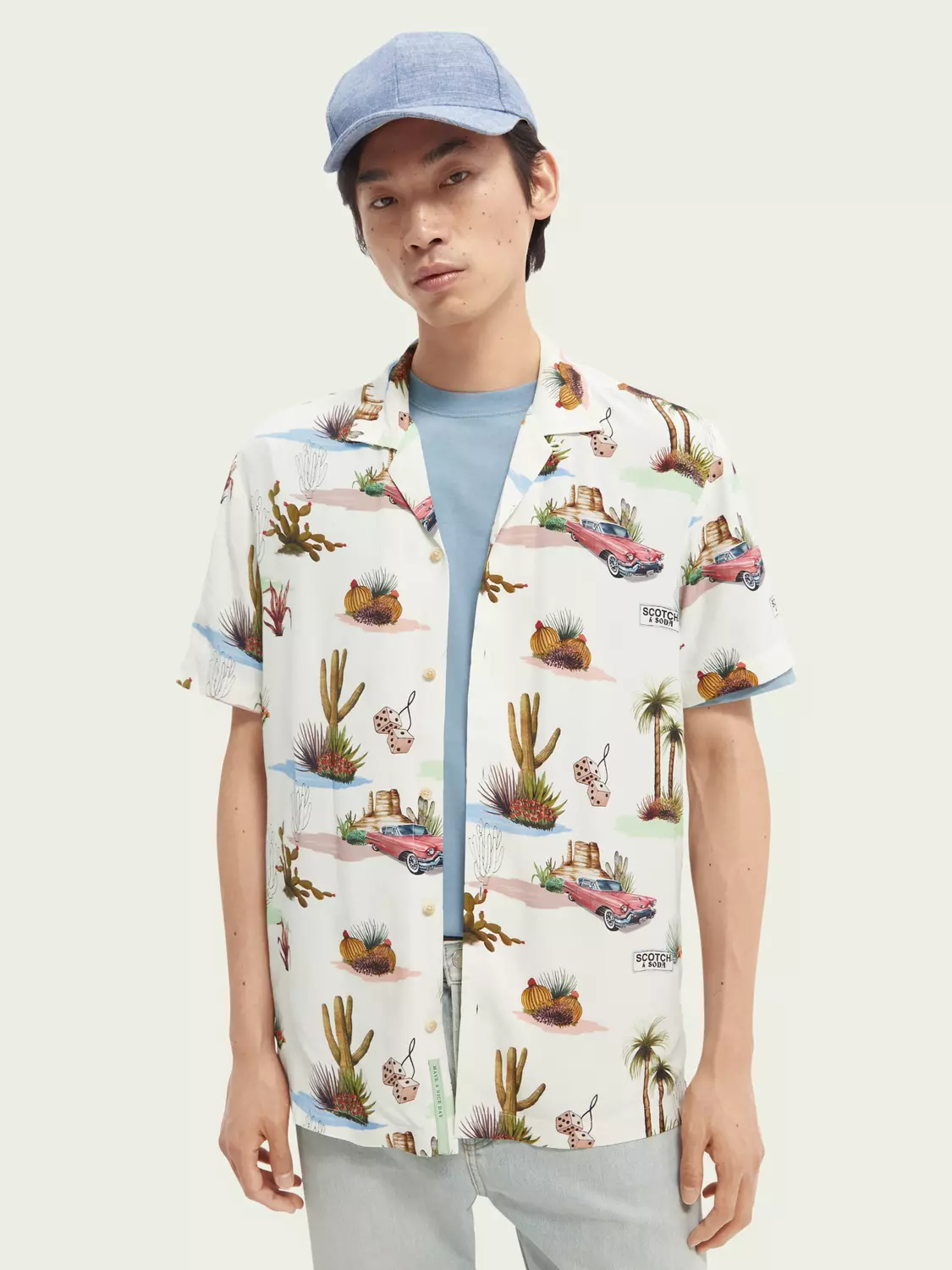 स्कॉच आणि सोडा मुद्रित हवाईयन शर्ट