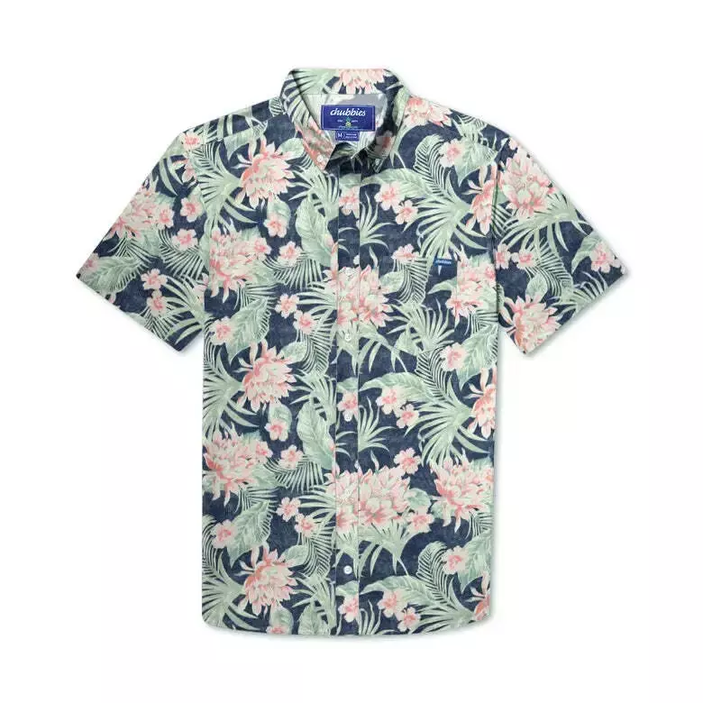 חולצת הוואי המתיחה הטובה ביותר לגברים.