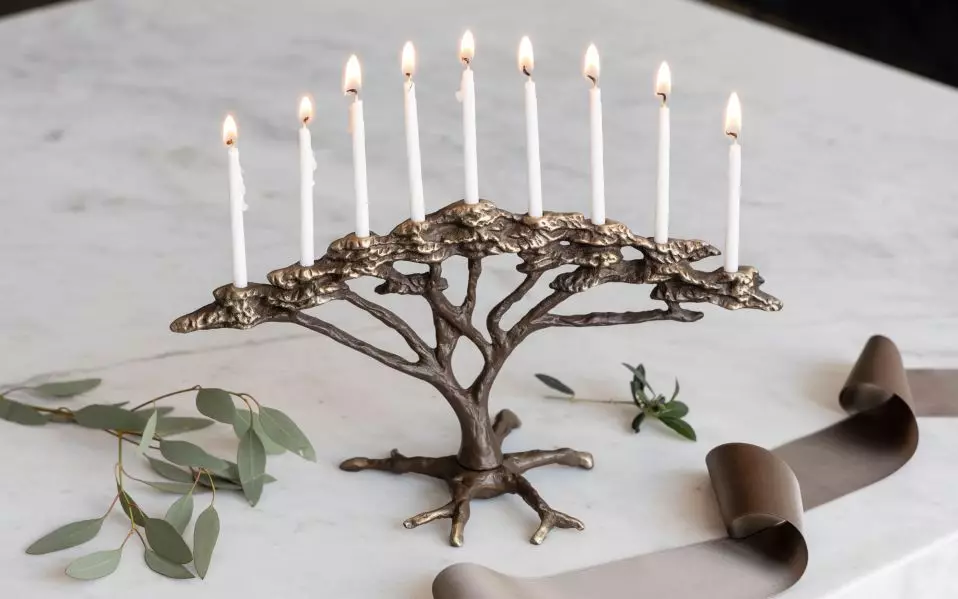 menorah perunggu untuk hanukkah