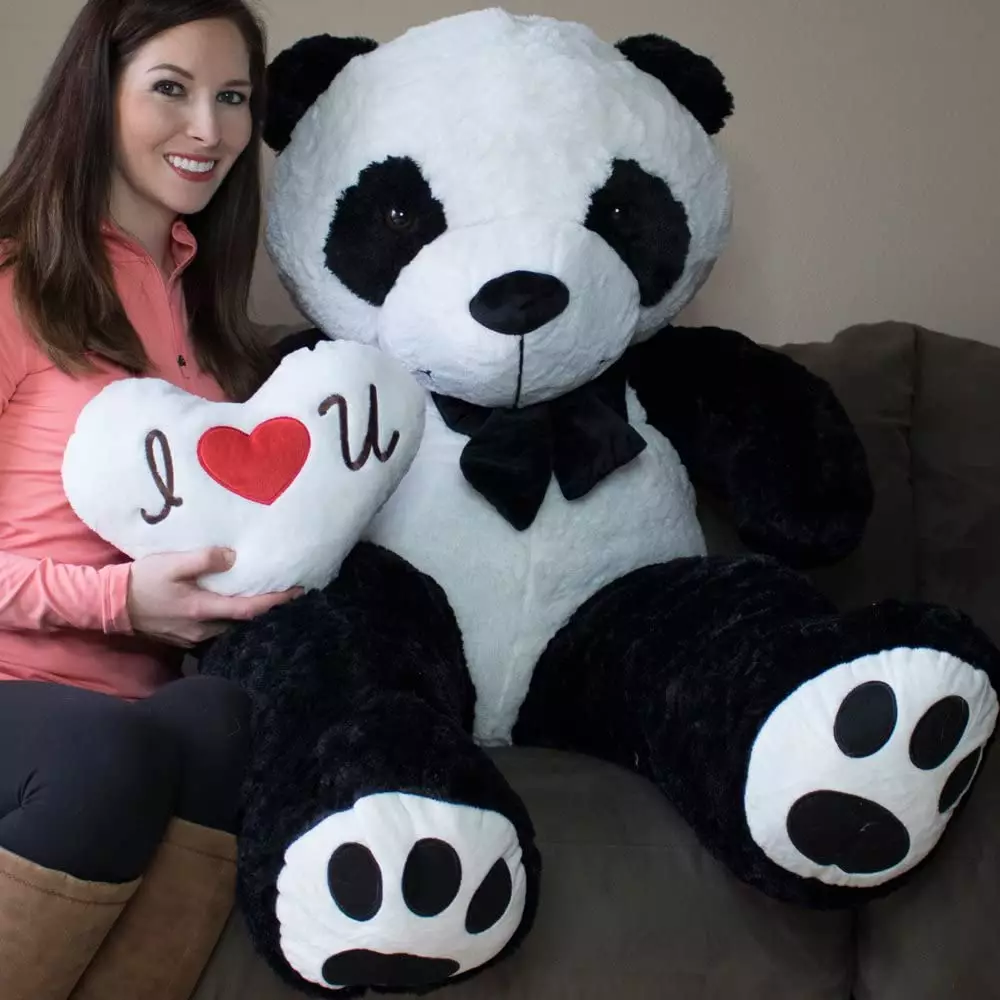 वेलेंटाइन डे के लिए विशाल पांडा भालू