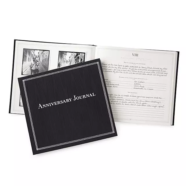 The Anniversary Journal by Uncommon Goods, mphatso zapadera zaukwati